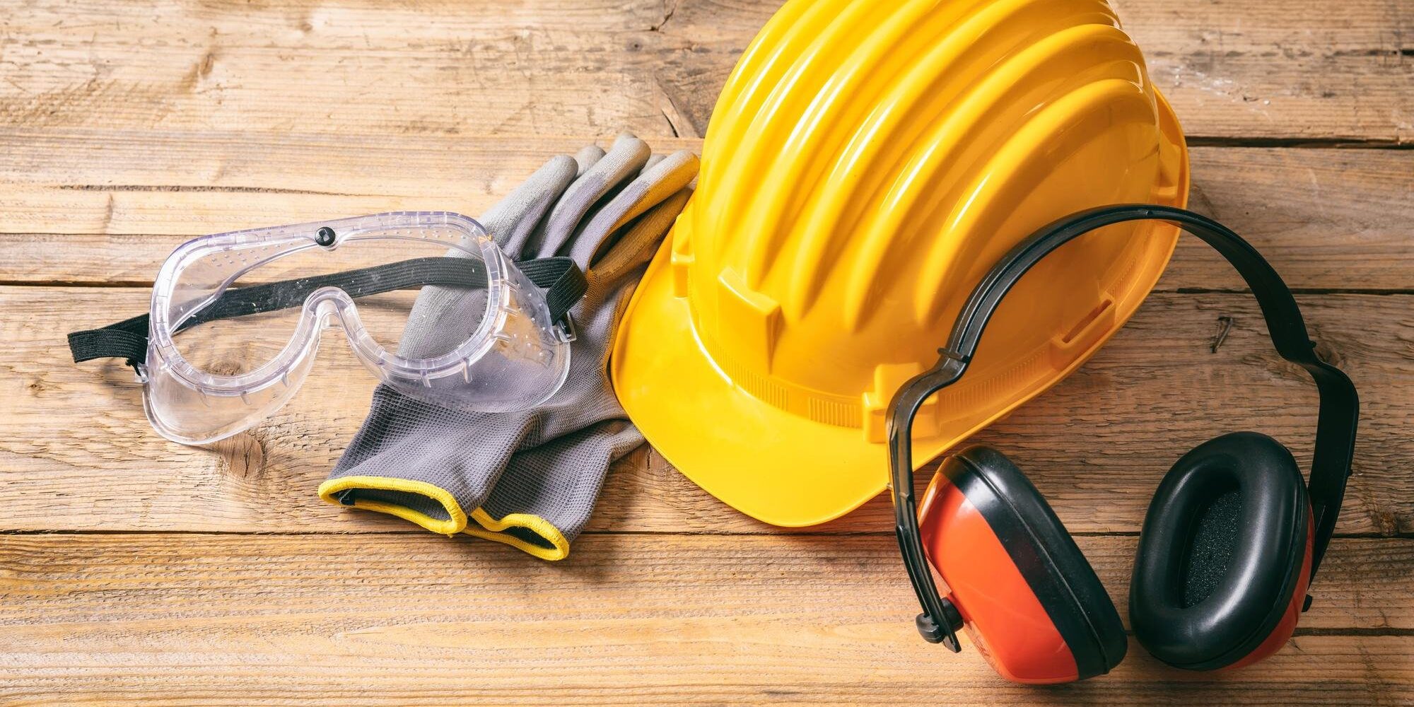 Jenis-jenis Safety Essentials yang Wajib Dimiliki di Tempat Kerja